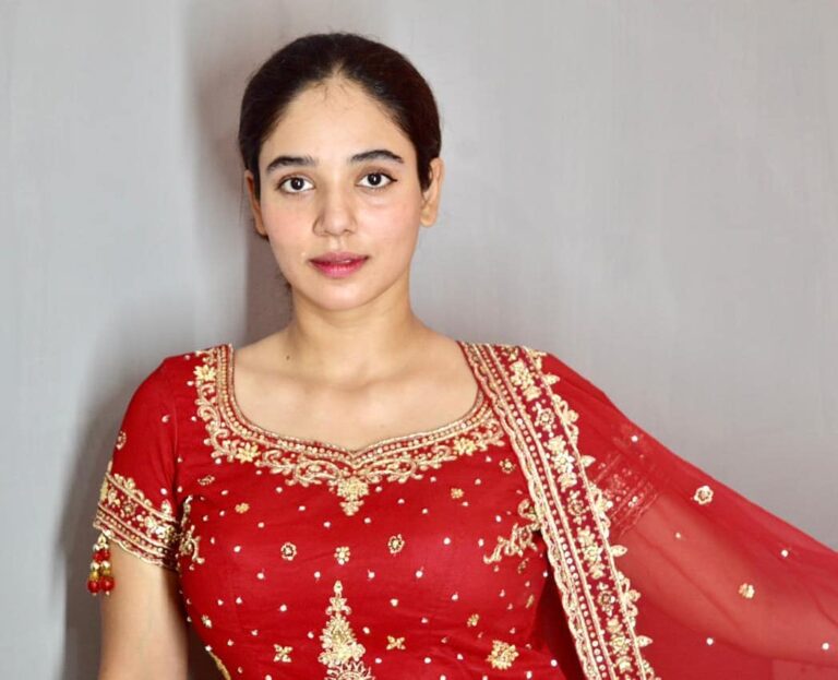 Bushra Shaikh Biography, Wiki, Boyfriend, Age, Family, Facts & More