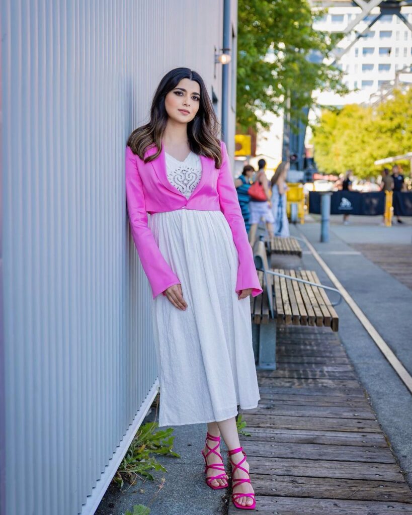 Nimrat Khaira Biography, Wiki, Boyfriend, Age, Family & More